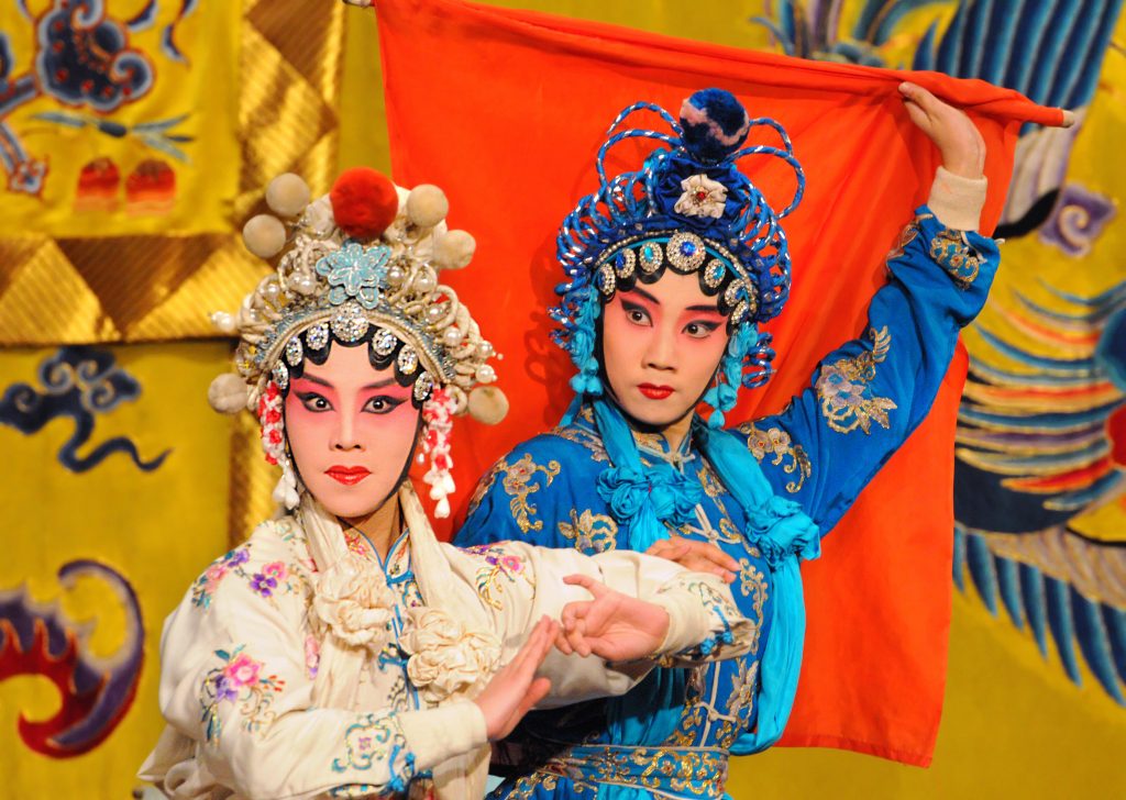 Here's Everything You Need to Know About Drag Between Two Covers